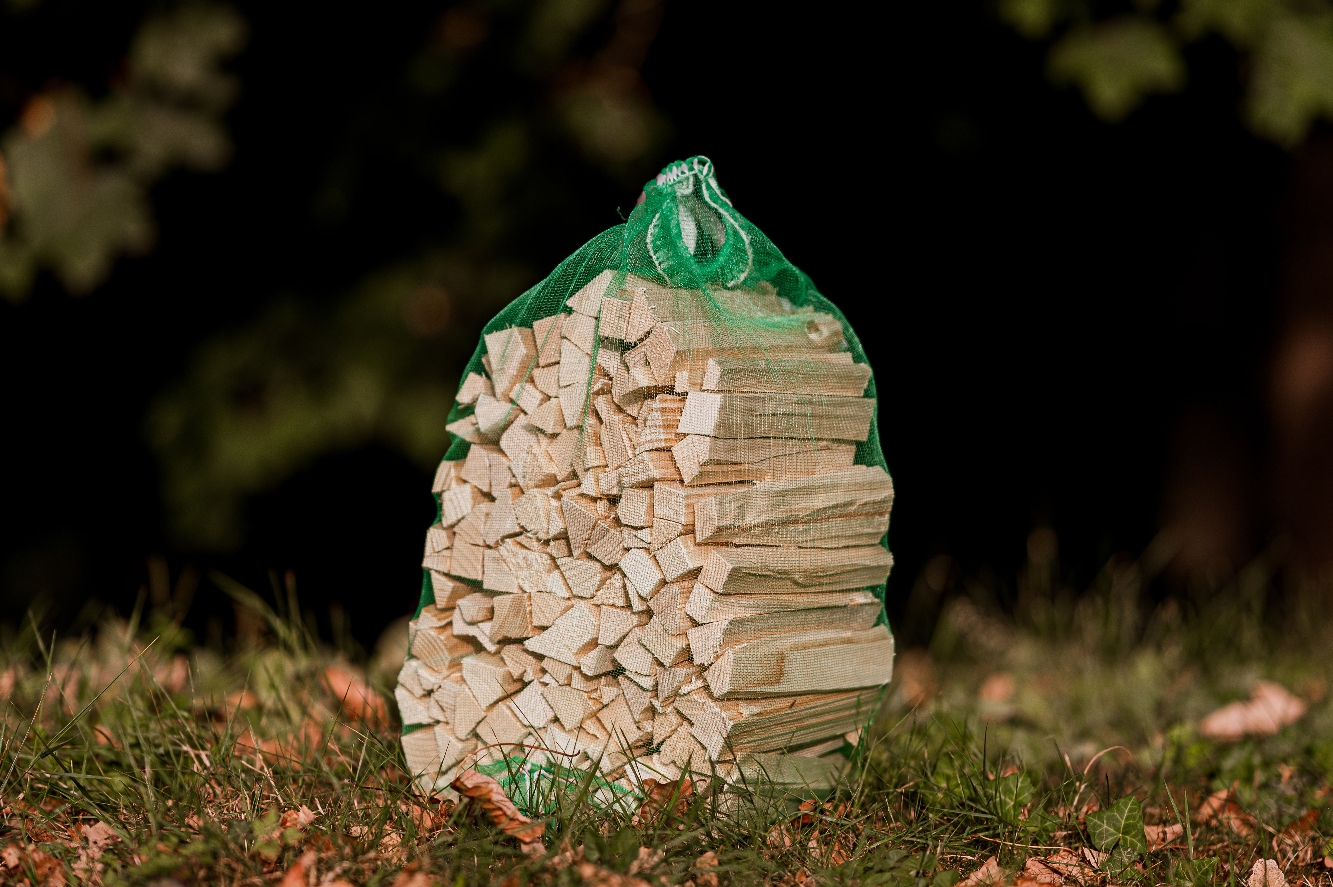 Kiln Dried Hardwood Kindling, Small Bag (40 x 20 x 16cm) – White Lion ...